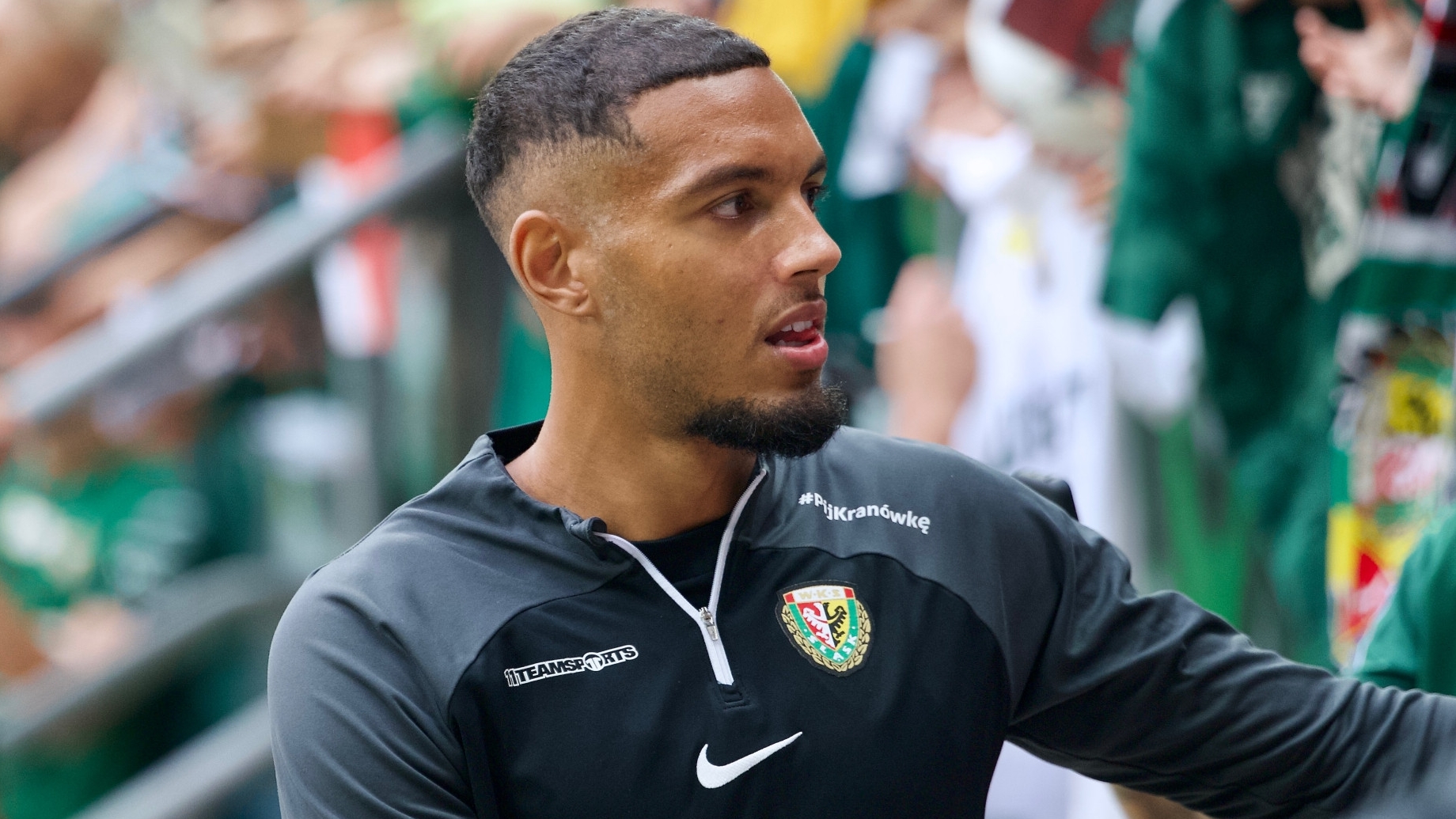 Łączy ich nie tylko pozycja na boisku. Krótkie przygody Zohore i Eyamby ...